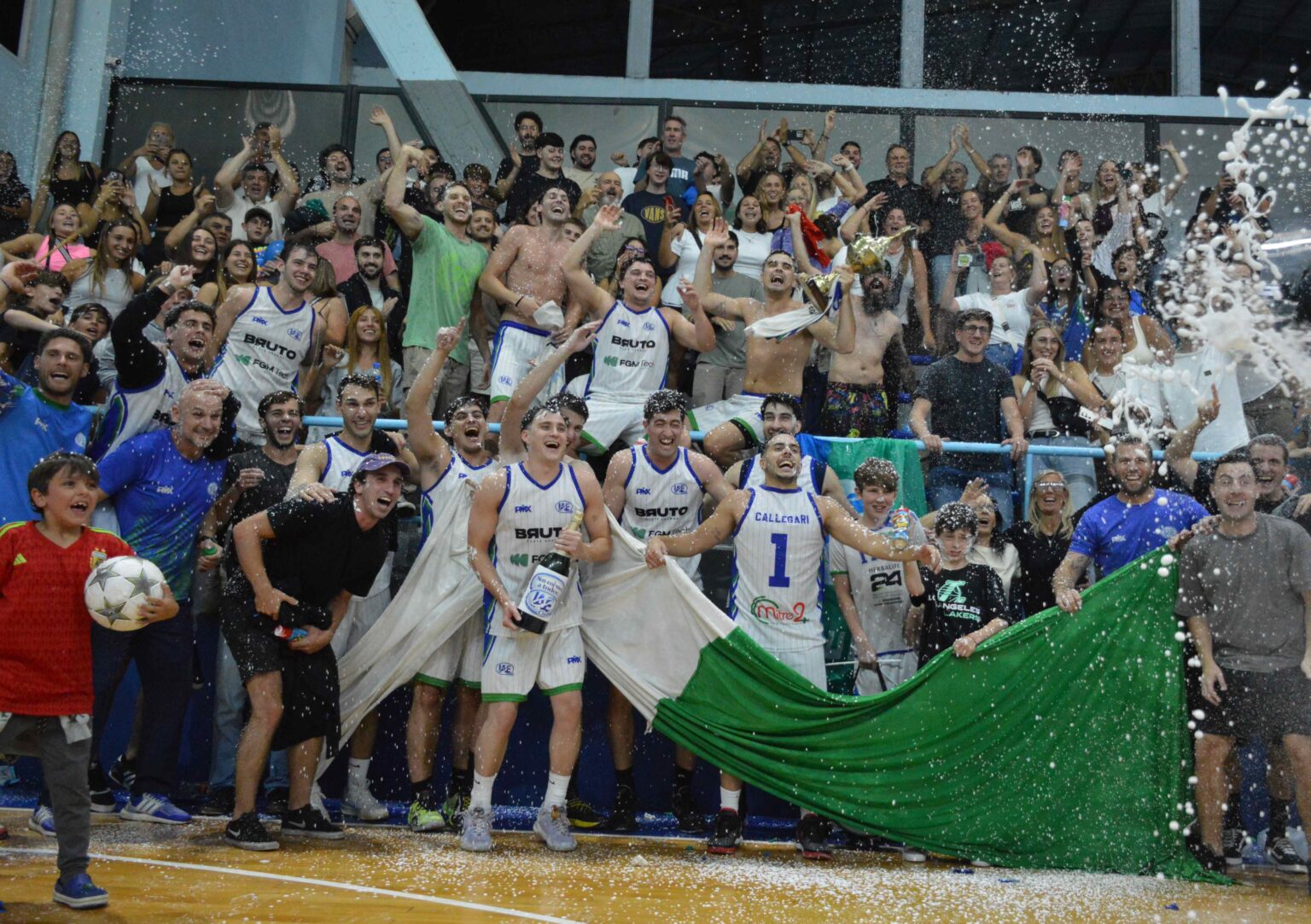 Contundente y Campeón – Planeta Naranja